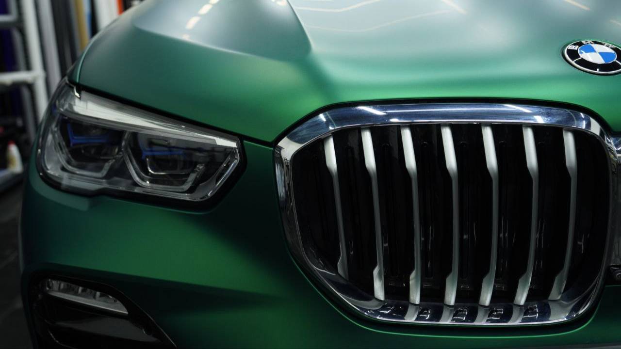 Оклейка двери BMW: Колодец ручки - это не боль!