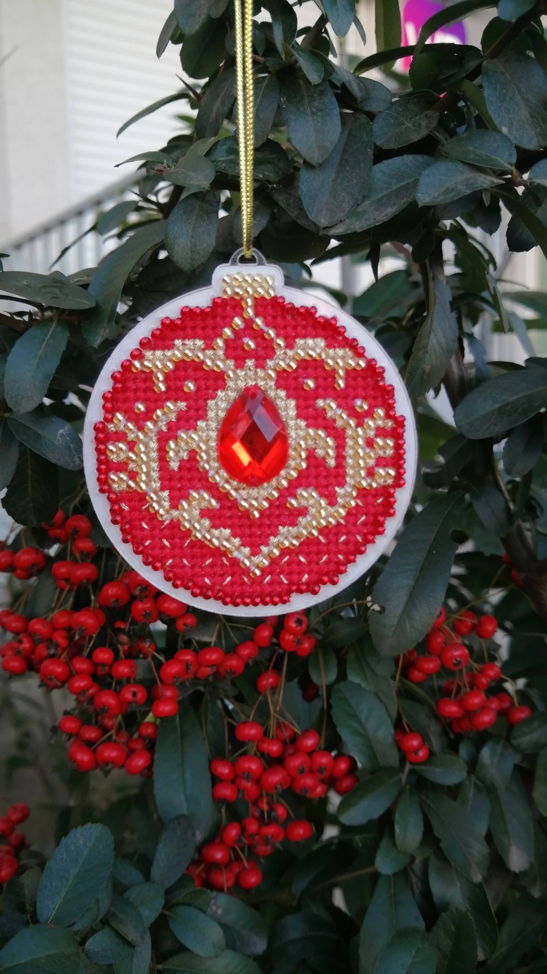 Новогодняя игрушка "Красный шар" от Оксаны Ершовой