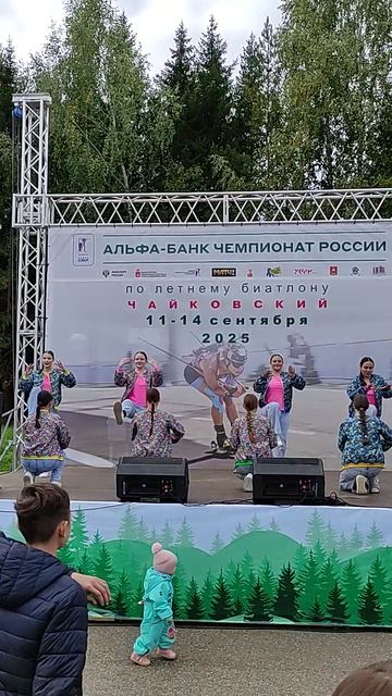 А паренёк то без комплексов! Молодец!