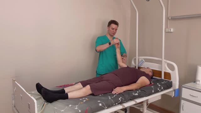 Пассивная гимнастика пальцев рук