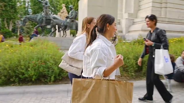 Crazy Reactions, Scares and Screams from People in Madrid ! Bushman Prank