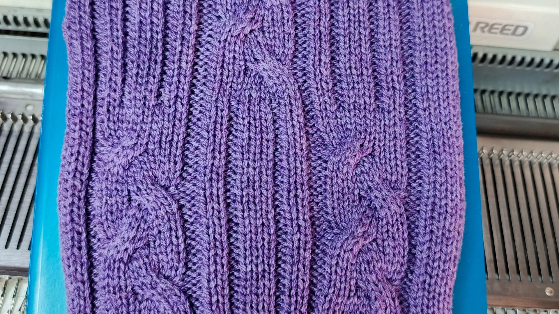 Узор с элементами колоска из 9 петель