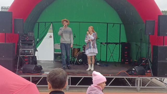 8. Плывет веночек