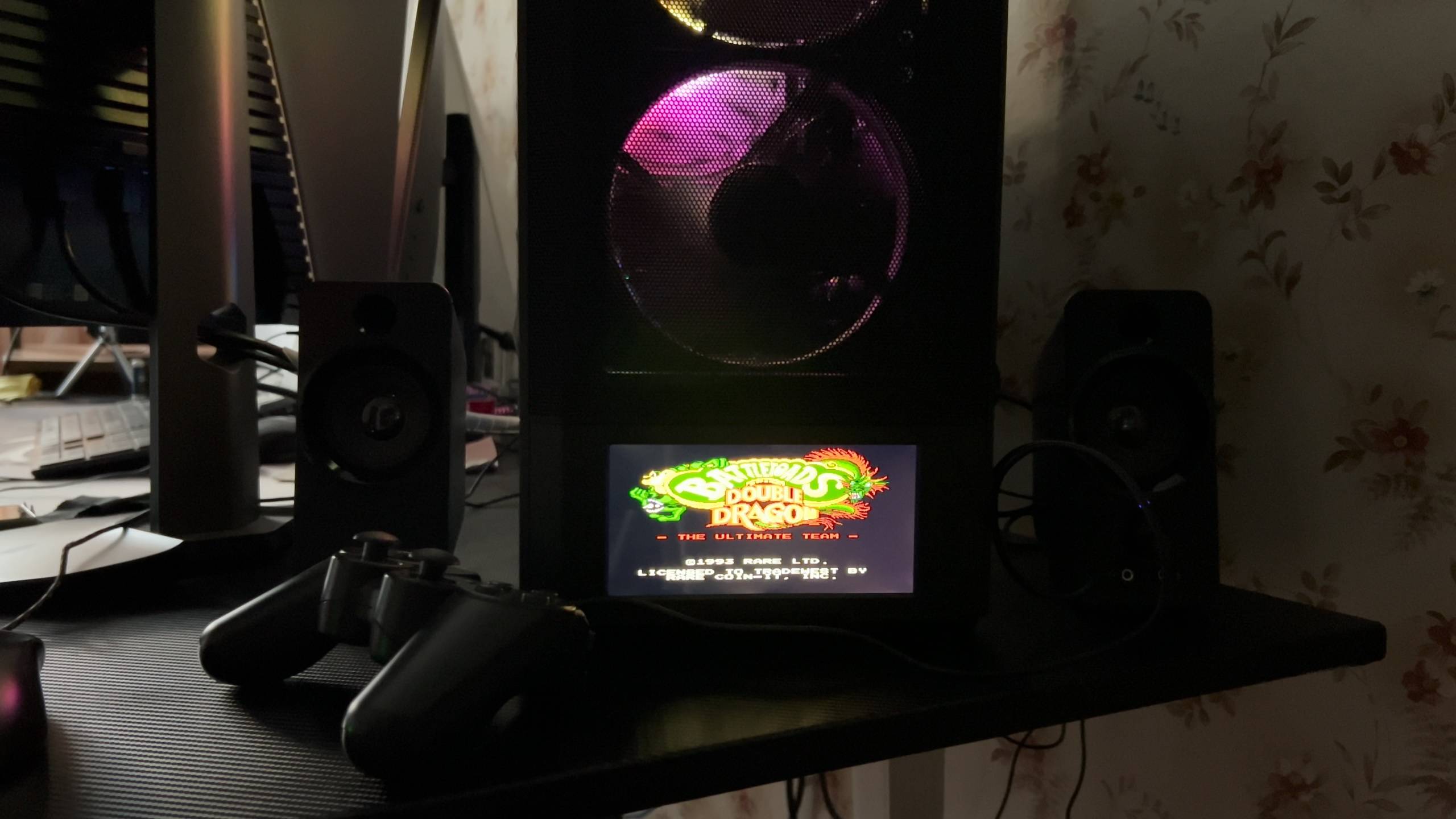 Монитор больше не нужен? корпус с дисплеем