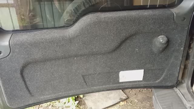 снятие обшивки двери багажника на ниве Шевроле