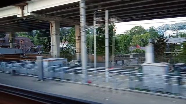 Прибытие на станцию Хоста на двухэтажном поезде, май 2025 г.