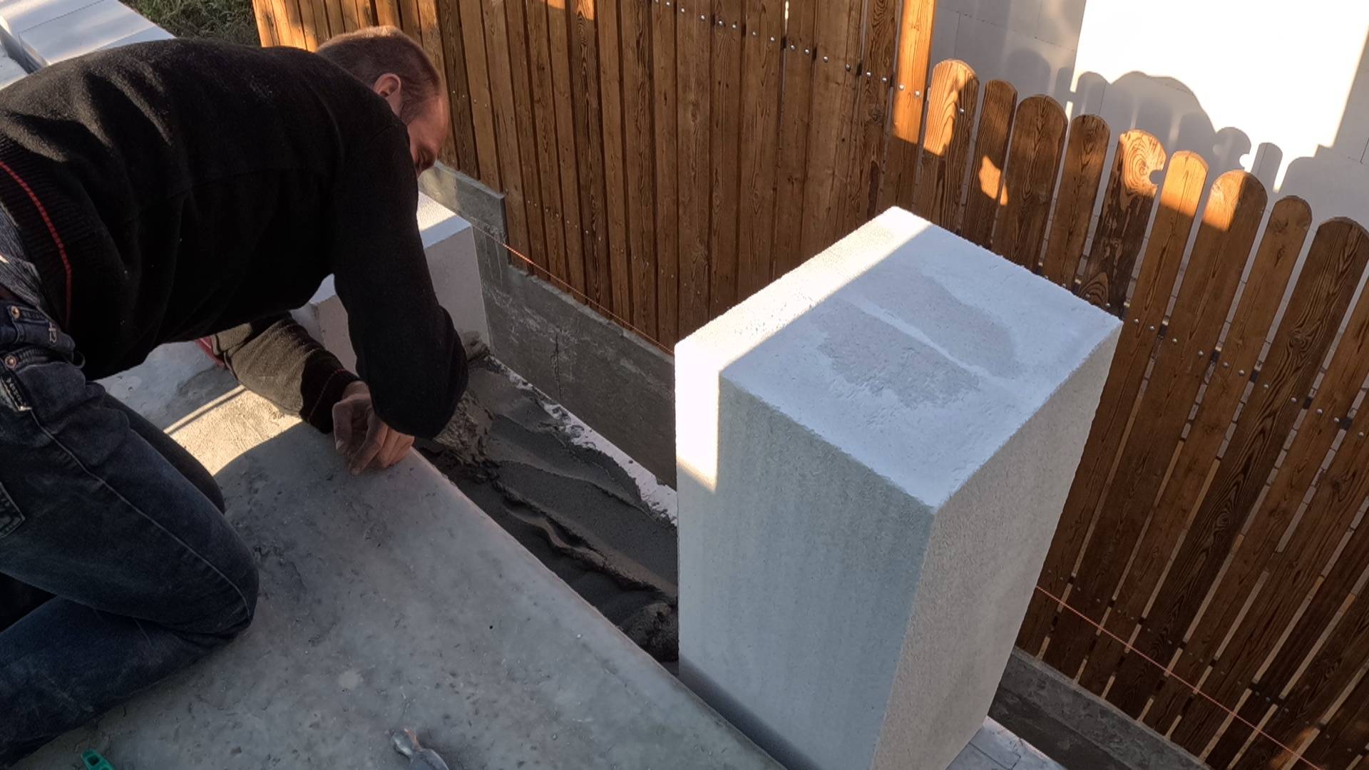 НАЧАЛ КЛАДКУ ПЕРВОГО РЯДА (НУЛЕВОЙ РЯД) ВТОРОГО ЭТАЖА #стройка  #строюдом #газоблок