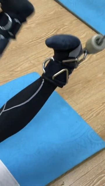 Манжеты для ног с карабином для занятий на тренажере