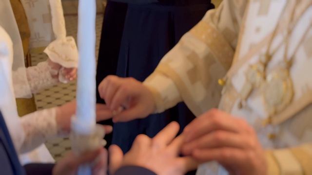 МИТРОПОЛИТ ИГНАТИЙ СОВЕРШИЛ ТАИНСТВО ВЕНЧАНИЯ В СВЯТО-ТРОИЦКОМ КАФЕДРАЛЬНОМ СОБОРЕ Г. САРАТОВА