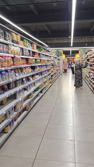 Сыры нереальное количество в марокканском магазине, Касабланка