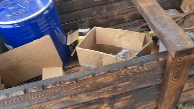 Деревянный ларь как "теплица в теплице".