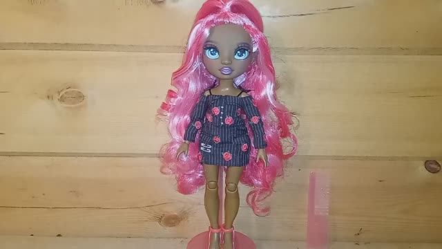 Обзор на куклу Рейнбоу Хай Дарья Розелин Rainbow High Daria Roselyn часть 2