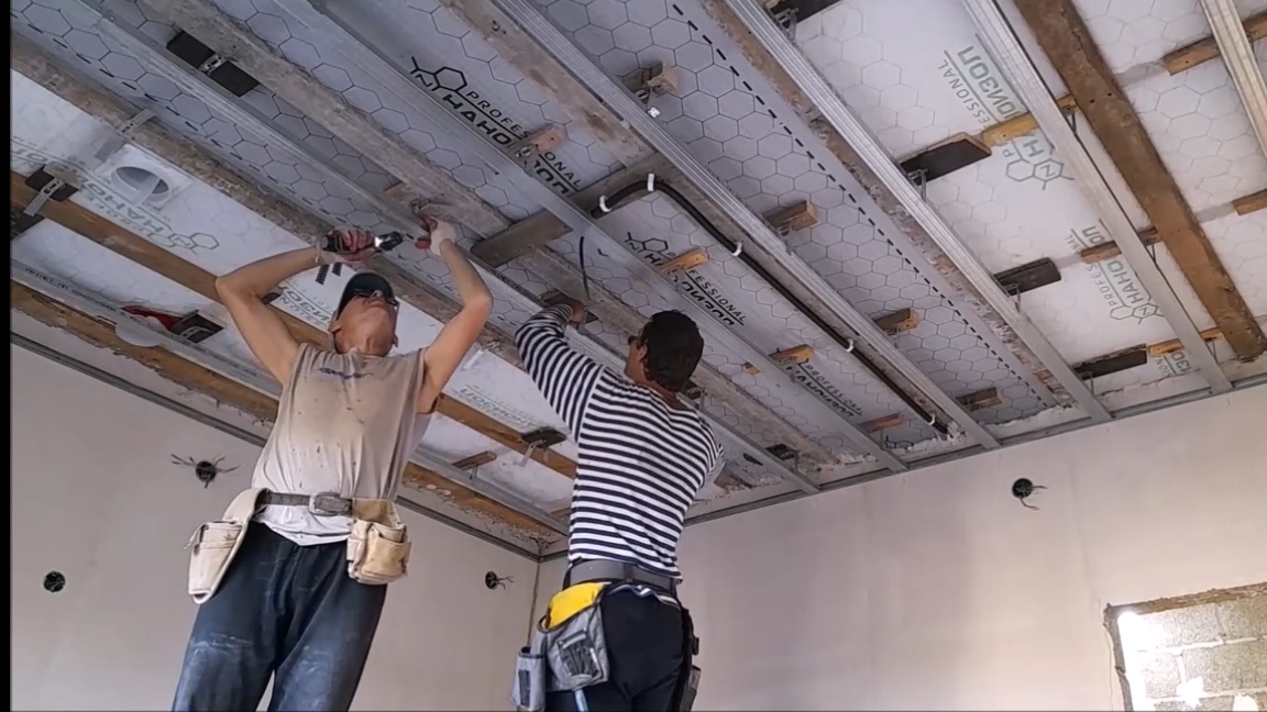 Дом с нуля. День 122-123. Гипсокартон на потолок. Каркас.
