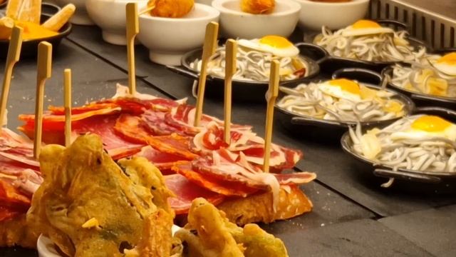 Уличная еда Пальма-де-Майорка на Меркадо-де-Оливас