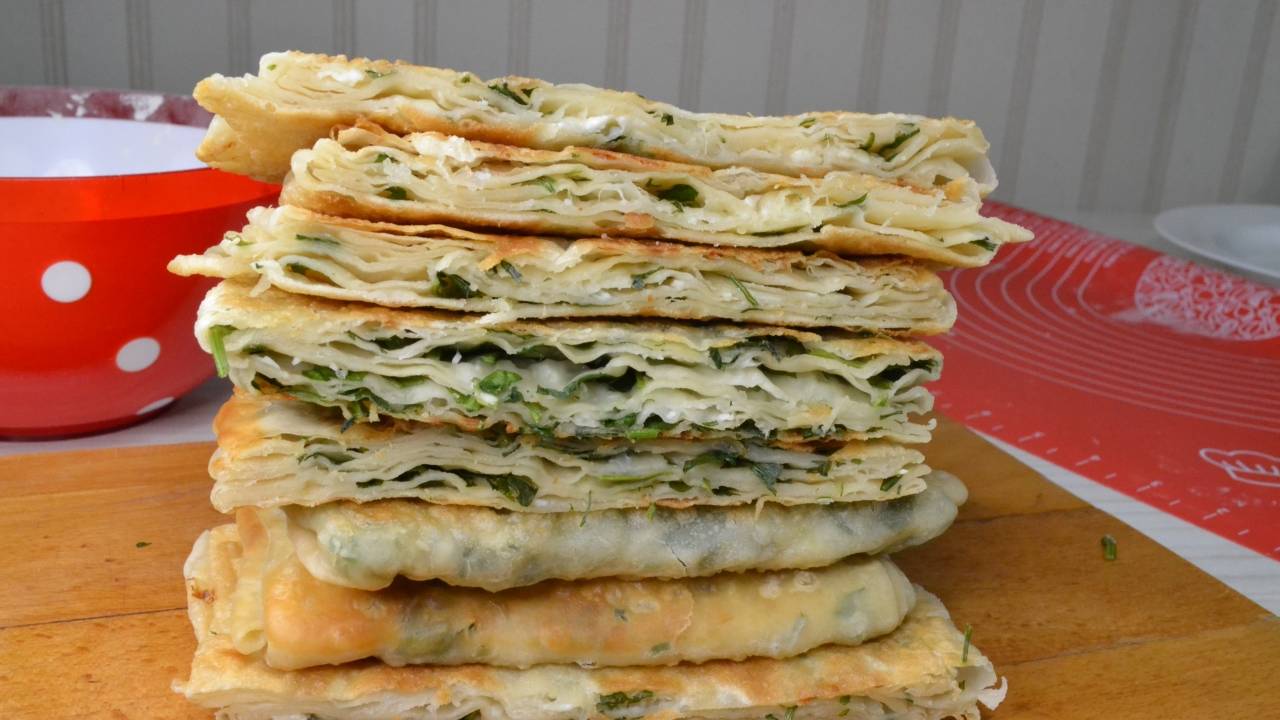 Лепешки с зеленью на сковороде