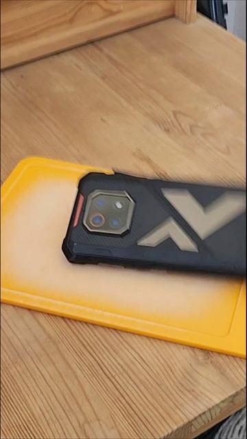 МОЛОТОК ПРОТИВ СМАРТФОНА - КТО КРЕПЧЕ? 😂