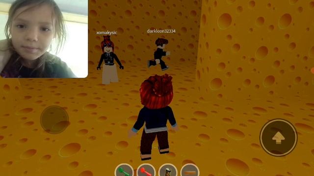 помогите крыса 🐁 играю со сестрой 🙋🏻♀️🙍🏻♀️