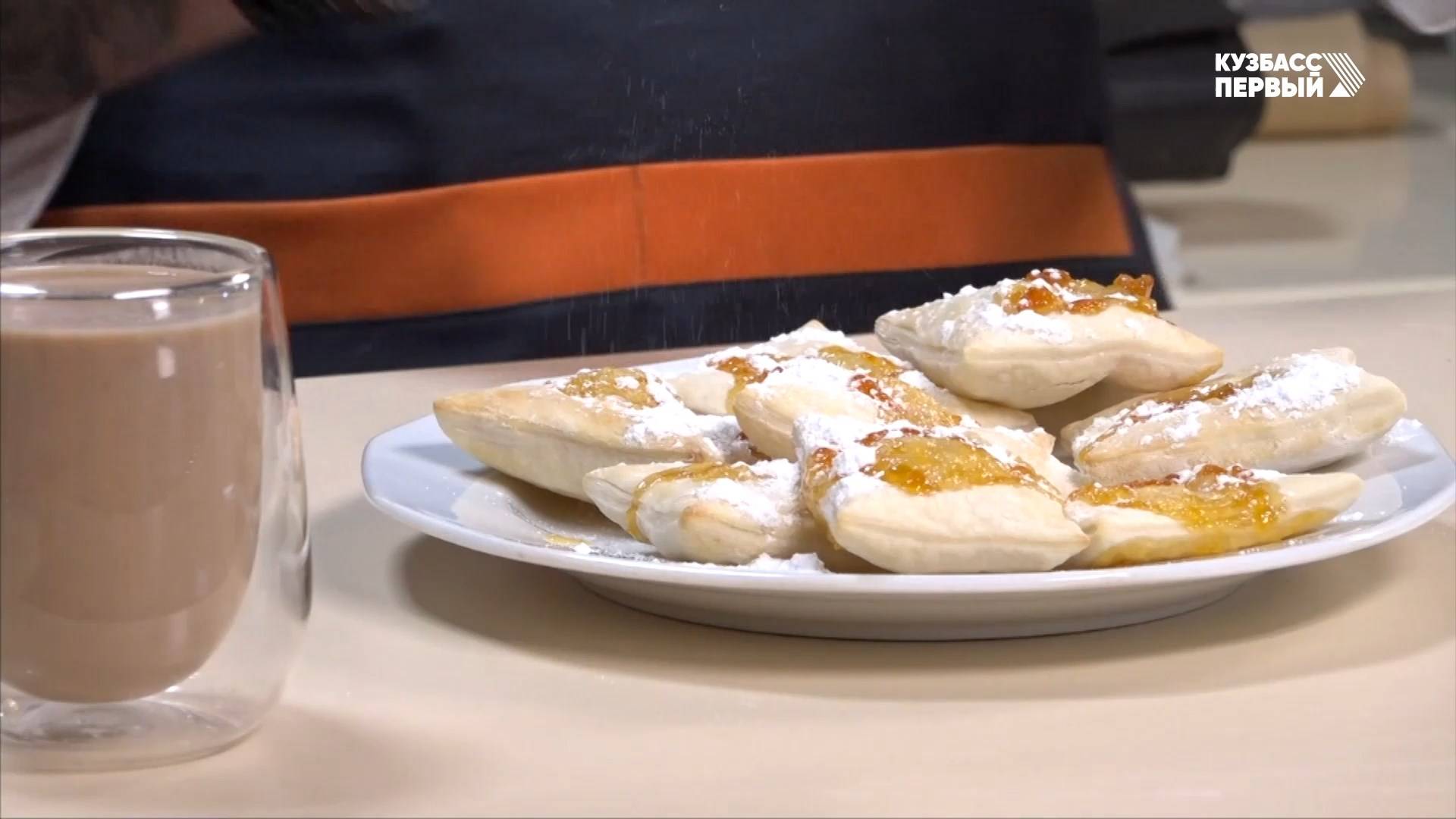 Готовим с Дикраном. Слойки с вареньем и шоколадный смузи