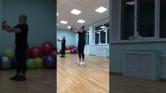 Функционально силовая тренировка с гантелями по 2 кг.!