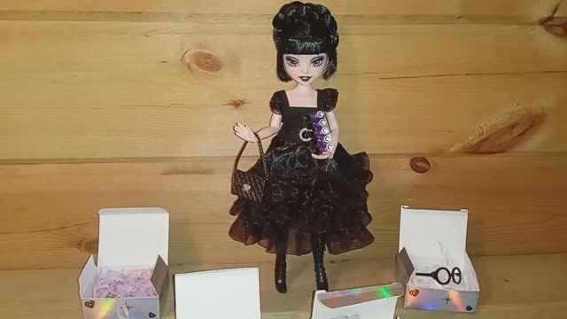 Обзор на куклу Уэйсдей Аддамс Глэм Дивас от Фанки Тойс - Wednesday Addams Glam Divac Fanky Toys