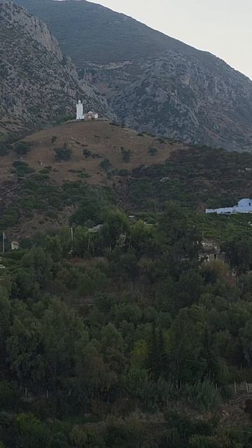 Завтрак в горах голубого города Шэфшаун, Марокко