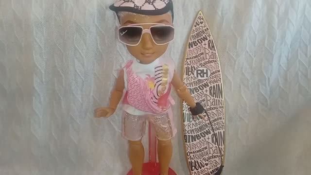 Обзор на куклу Рейнбоу Хай-Шедоу Хай Финн Росадо High-Shaow High Finn Rosado