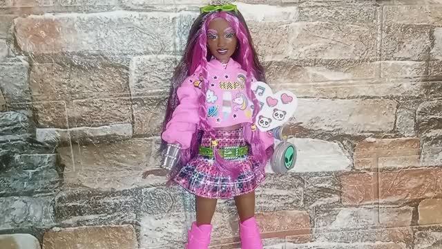 Обзор на Барби Экстра Поп-Панк в розовом свитере №19