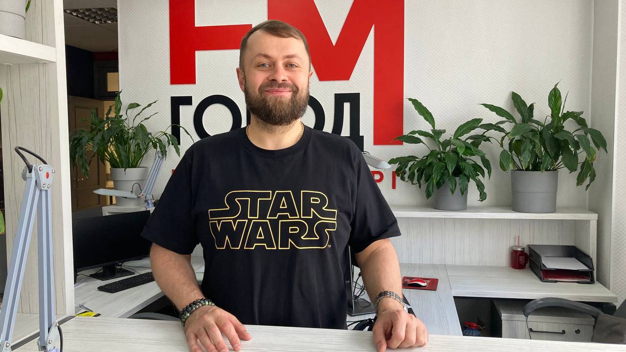 Юморист-летописец, тревожный тип Антон ОстЭЭЭЭрников о кризисах, камеди и "Звездных войнах"