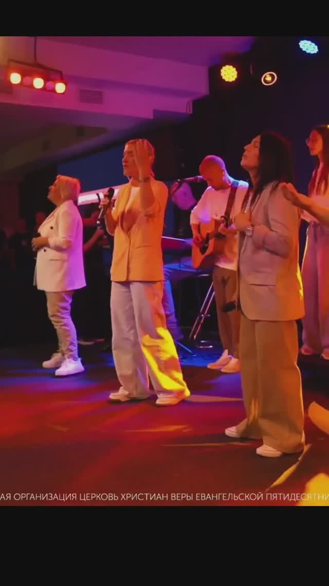 Все ангелы поют, херувимы поклоняются