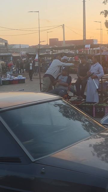 Очень грязно между городами в Марокко