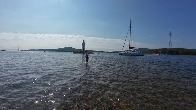 Токаревская кошка, путь к маяку - лодка в море, Владивосток, август 2025.