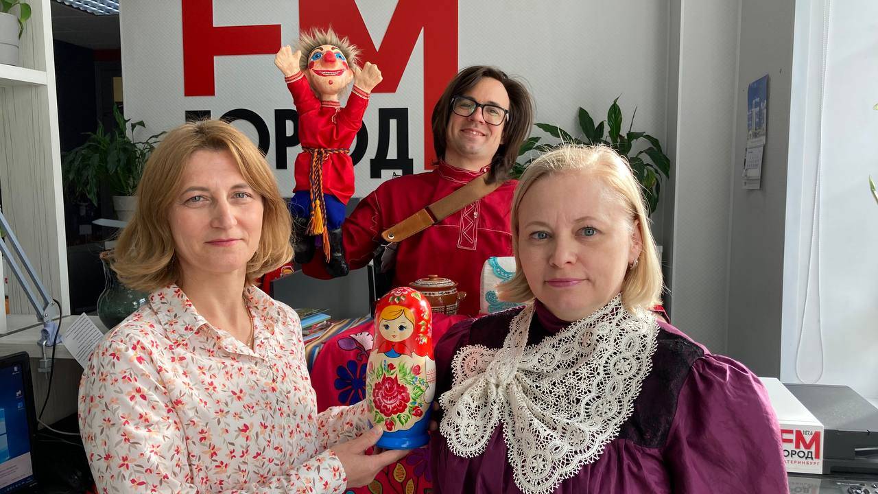 Мы починим вам гармошку - вы распишите матрешку!