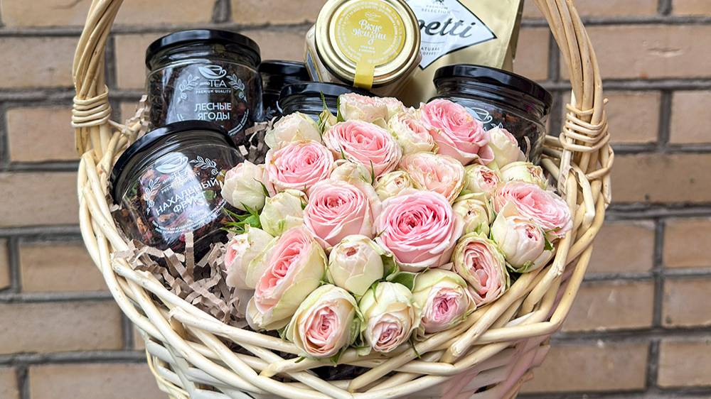 Подарочная корзина с цветами «Кружевной мотив» / Цветочная композиция для учителя!