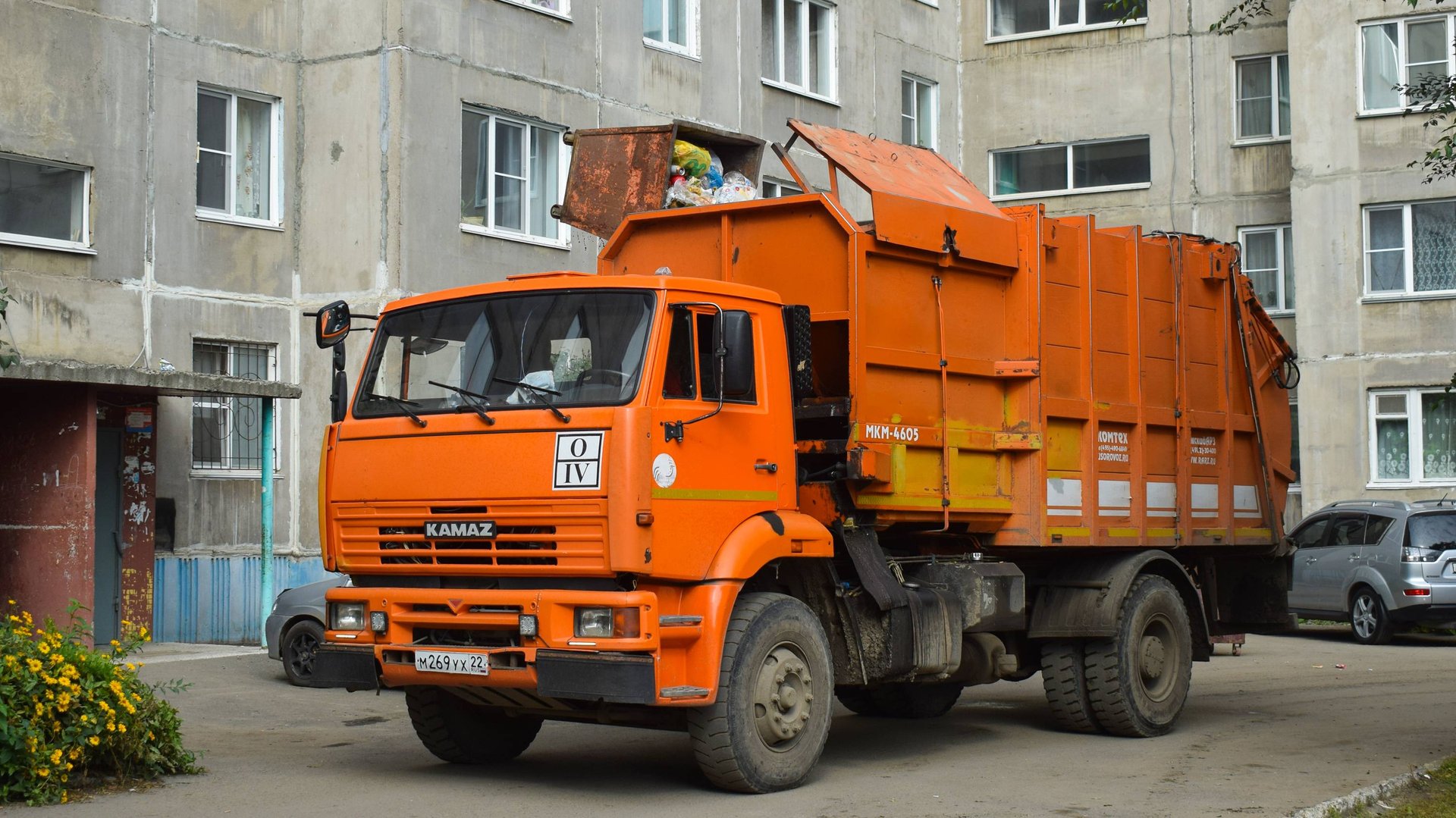 Мусоровоз МКМ-4605 (МК 4453-05) на шасси КамАЗ-53605-62 (М 269 УХ 22) / KAMAZ garbage truck.