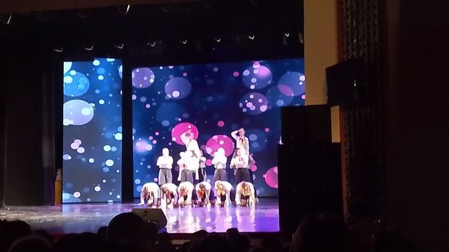 Современный эстрадный танец " Серпантин"-1001 песенка