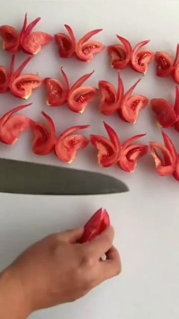 Карвинг. бабочка из помидор