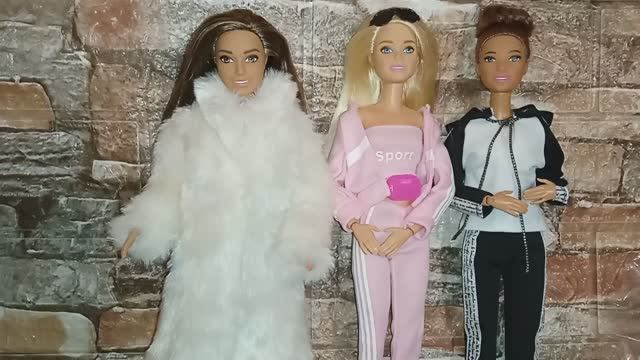 Обзор на всякое разное для моих кукол-Одежда, грибочки, листья, сумочка, фотик, пиво, чипсы