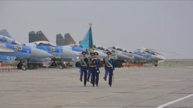Обнимая небо крепкими руками...