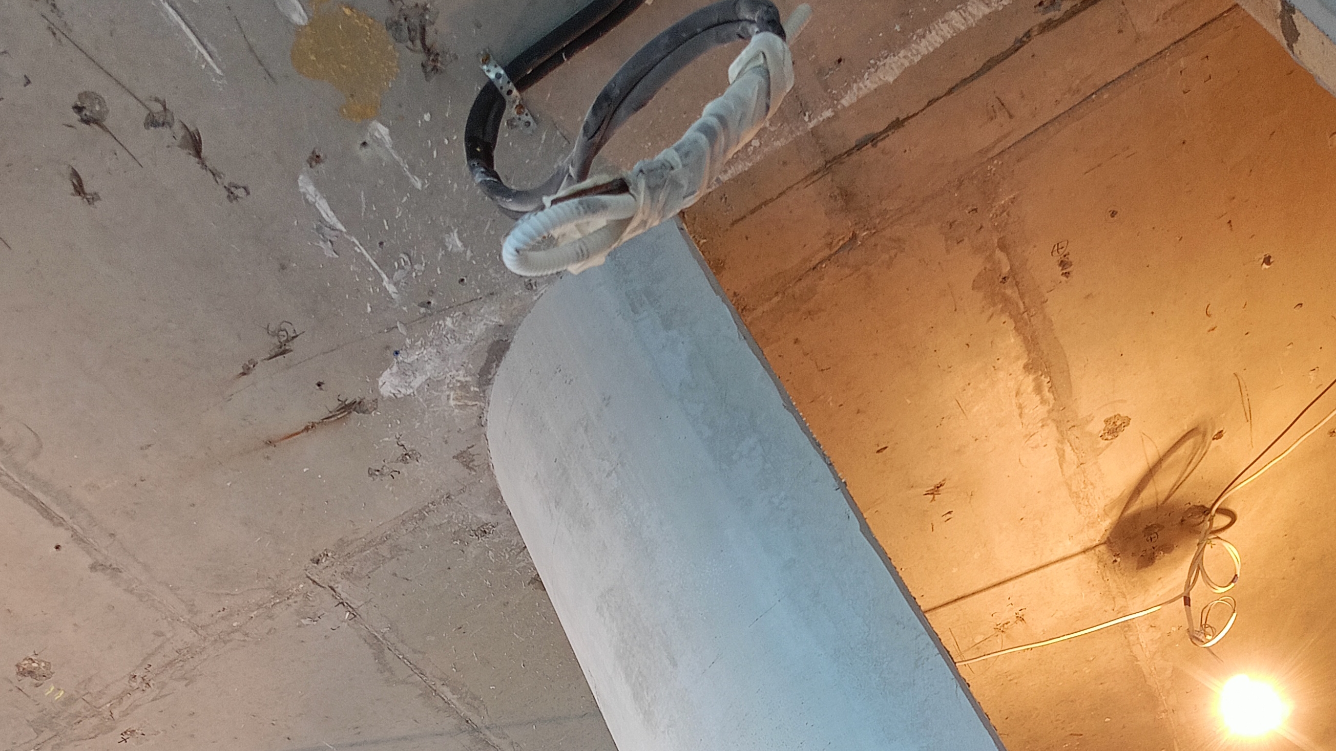 Оштукатуривание стен завершающая стадия.