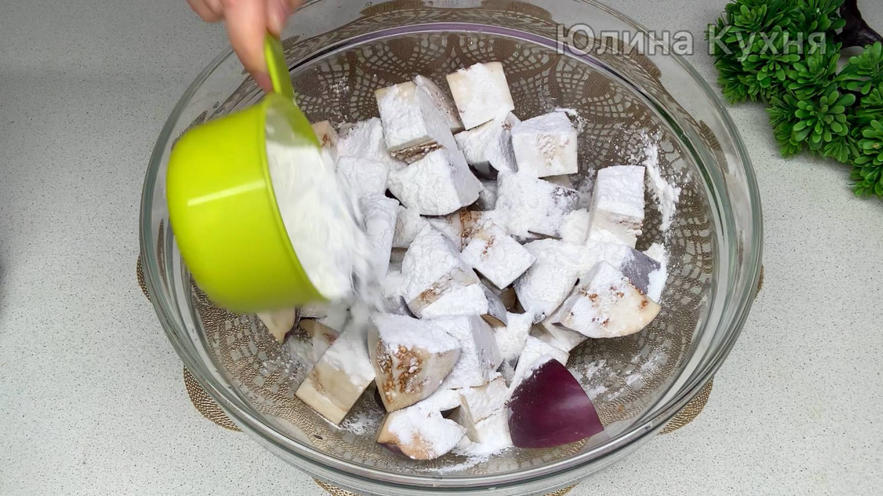 Баклажаны, огнём обданные. Хрустящие снаружи, нежные внутри. Рецепт горячей закуски