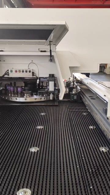 Координатно-пробивной пресс с ЧПУ