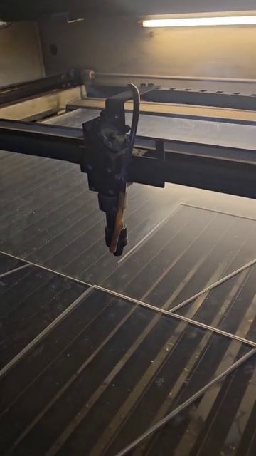 Лазерная резка прозрачного оргстекла 4мм