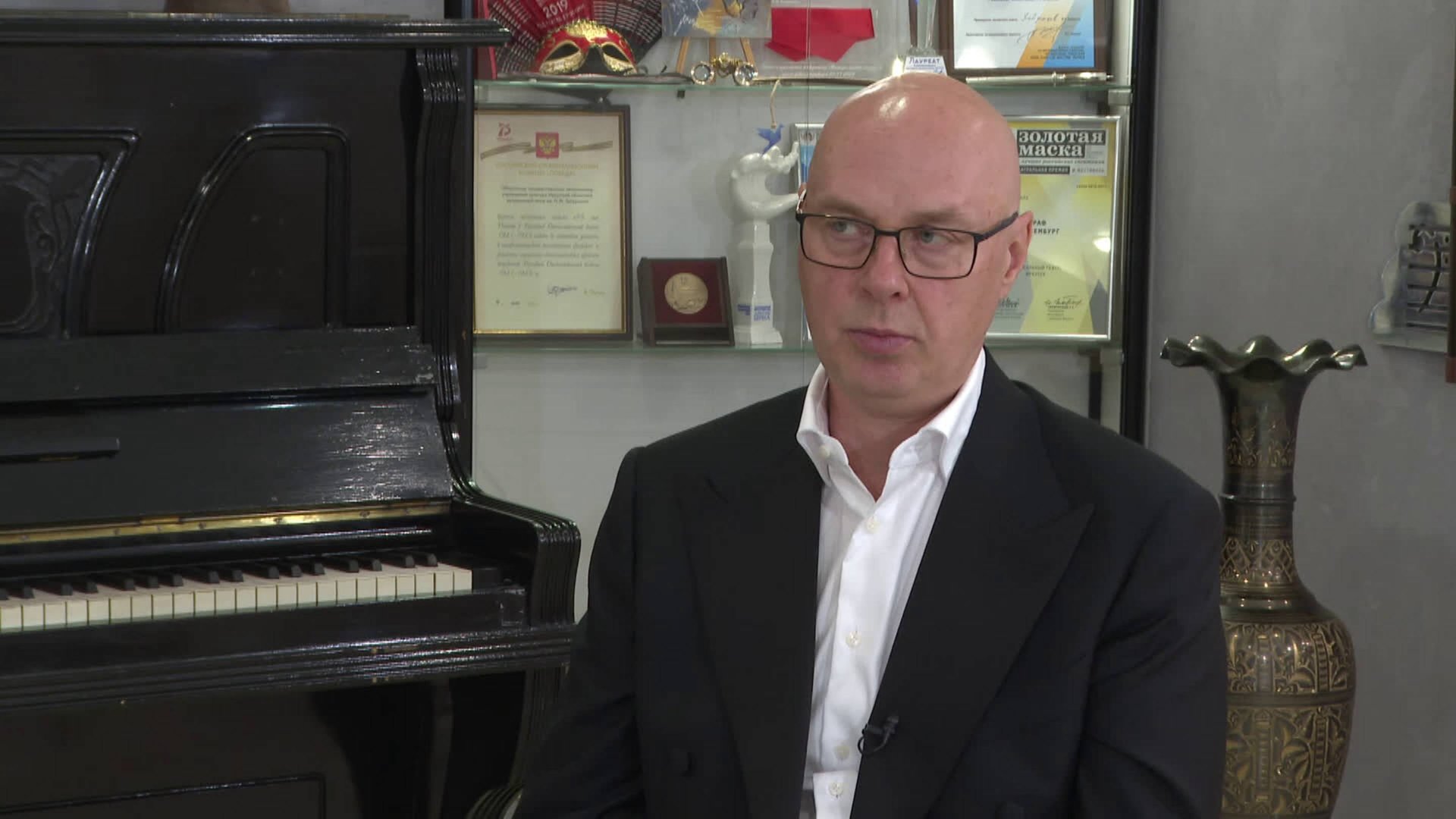 Российский актёр и телеведущий Юлиан Макаров. "ЭКСКЛЮЗИВНОЕ ИНТЕРВЬЮ" от 30.09.2025