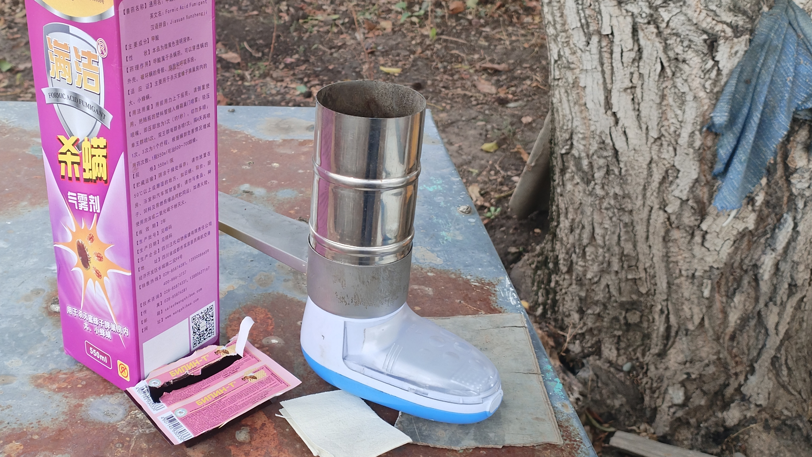 Обработка пчел от вредителей с помощью дыма.