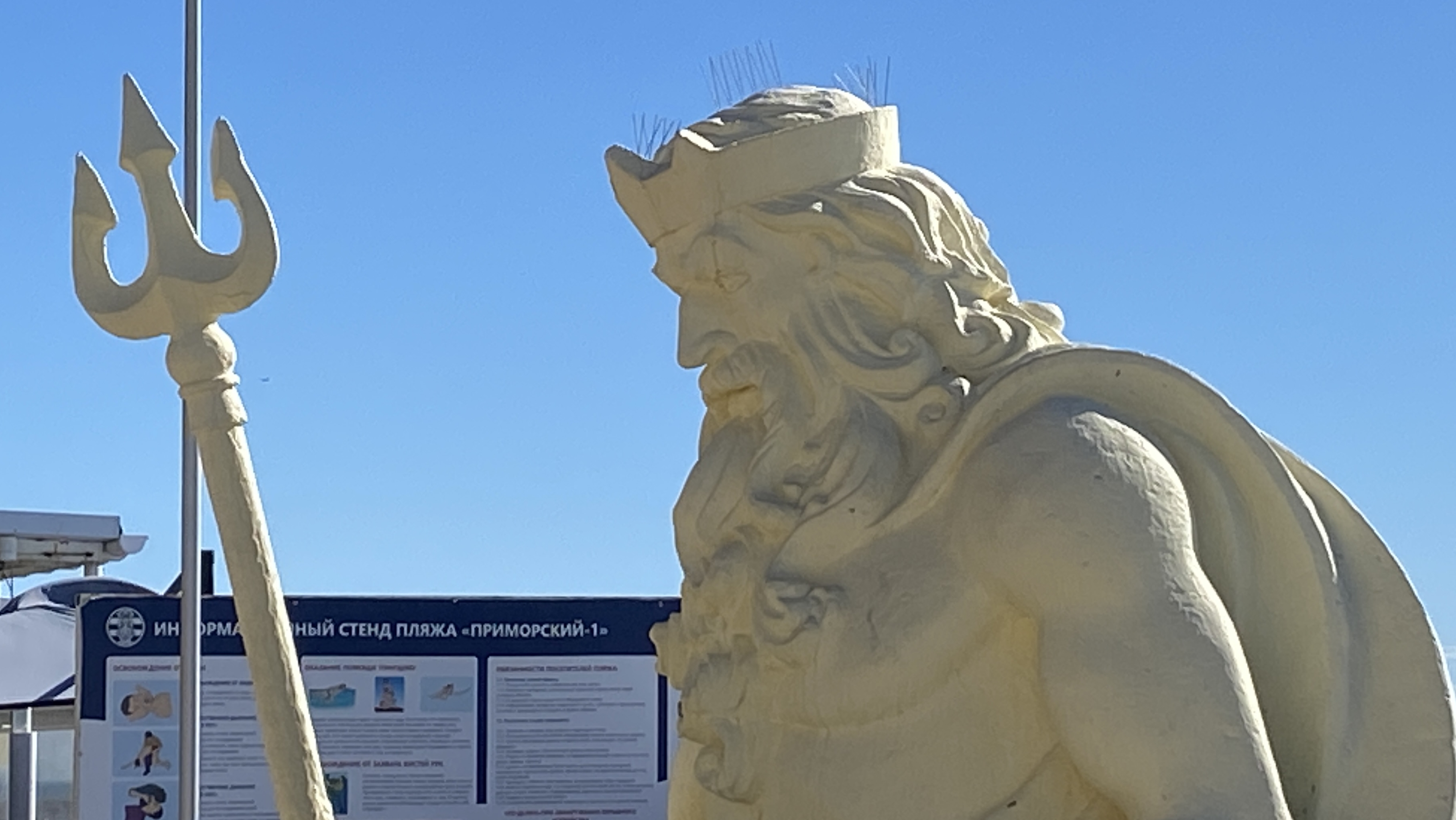 Сочи в октябре. О чем фильм? Опять про море.