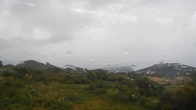 В автобусе в дождь едем на Олимп!