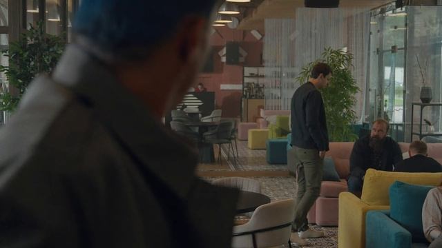 фрагмент в роли опасного мужика в баре