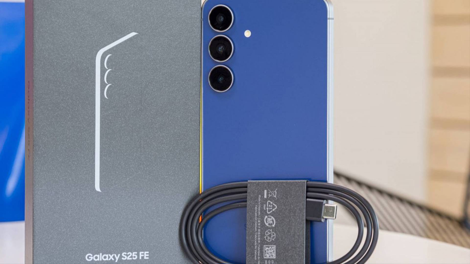 Samsung Galaxy S25 FE обзор - Телефоны 2025