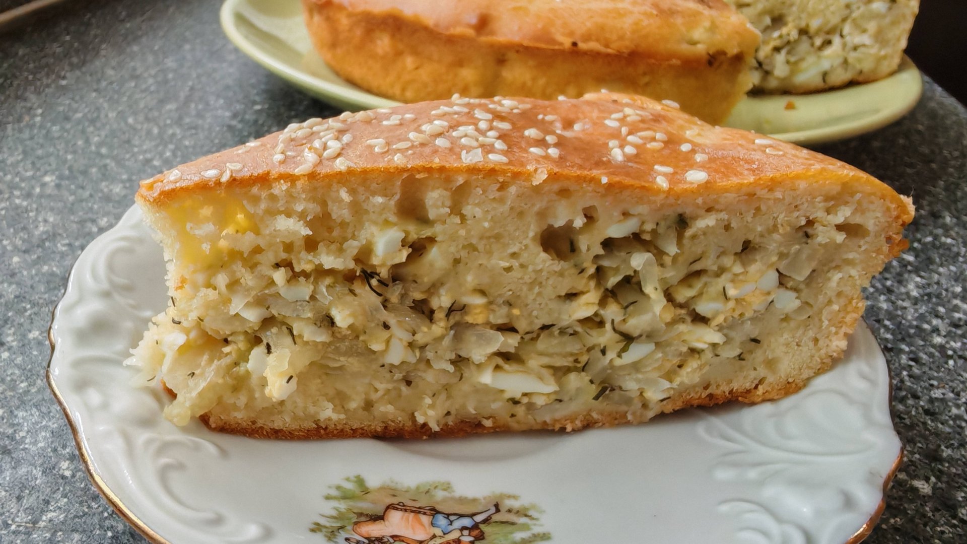 Очень нежный и вкусный заливной пирог с капустой, который тает во рту.