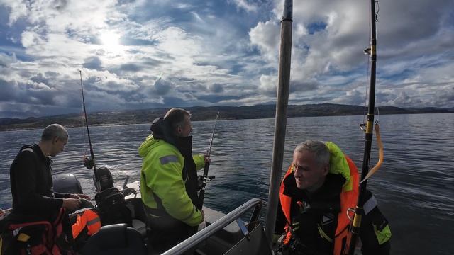 Рыбалка на краю земли - Баренцево море. Ищем треску и ловим форель в озерах